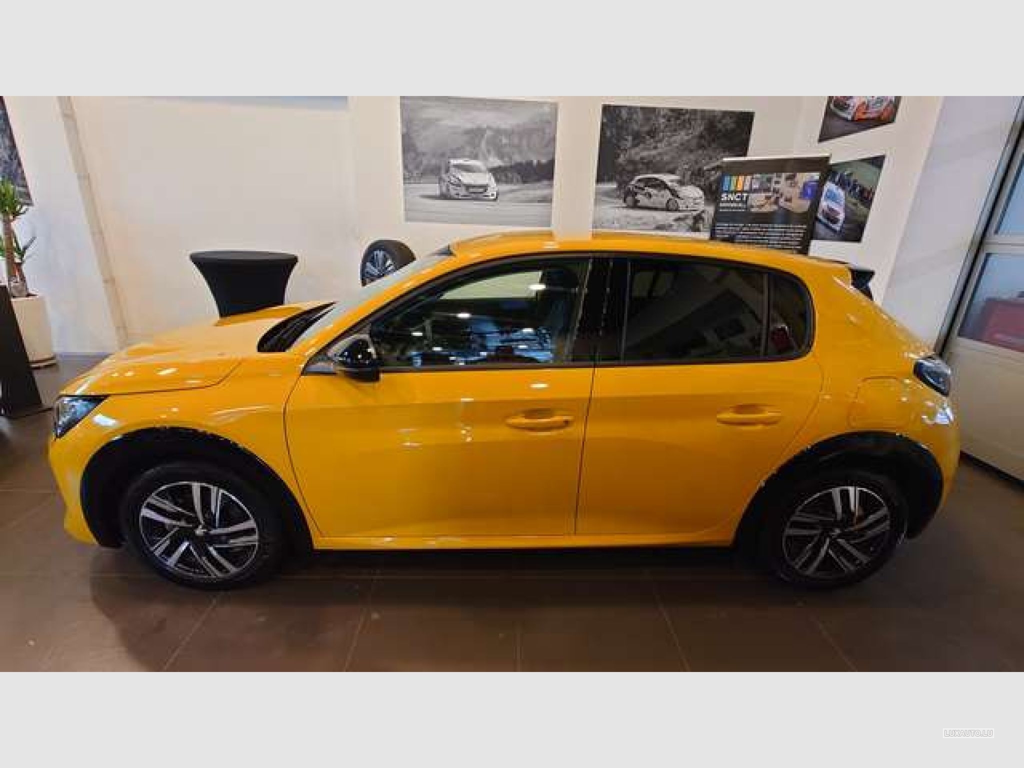 Yellow Peugeot 208 Allure (P2) Look Gt used, fuel Diesel and Manual ...