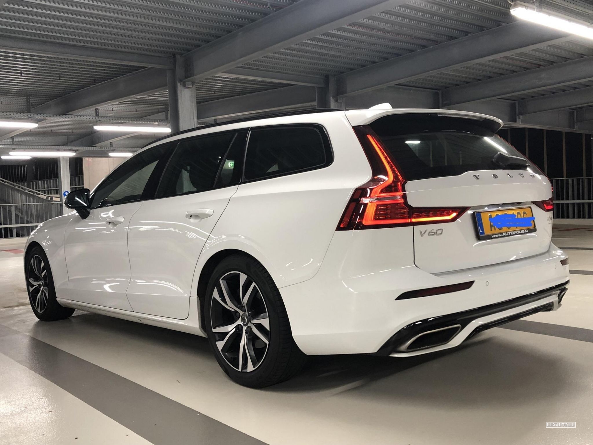 Volvo V60 Volvo V60 R-Design B4 Geartronic Blanc d'occasion, moteur ...