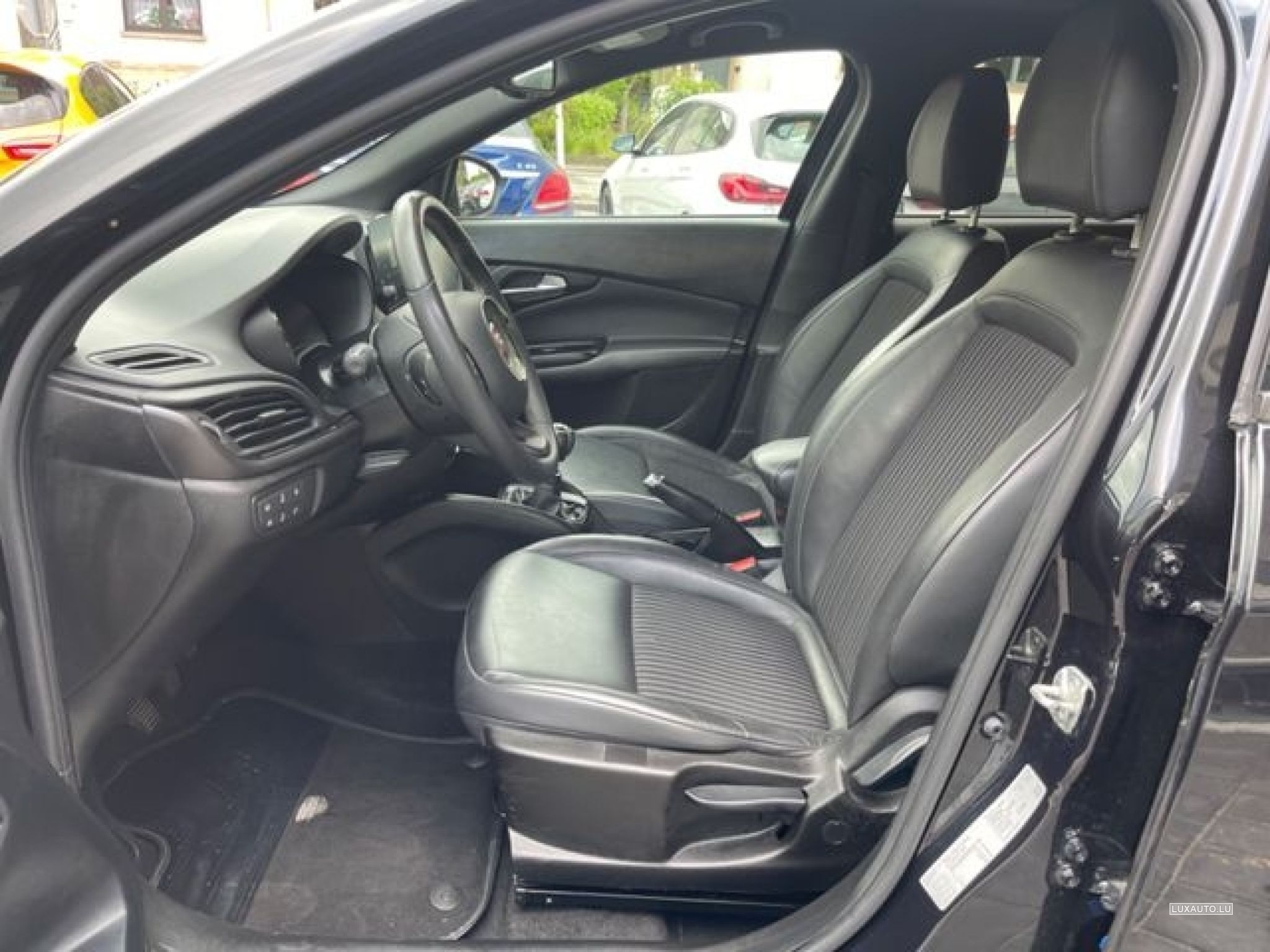 Fiat Tipo Tipo S-Design *kamera*sitzheizung* Schwarz gebraucht, Benzin ...