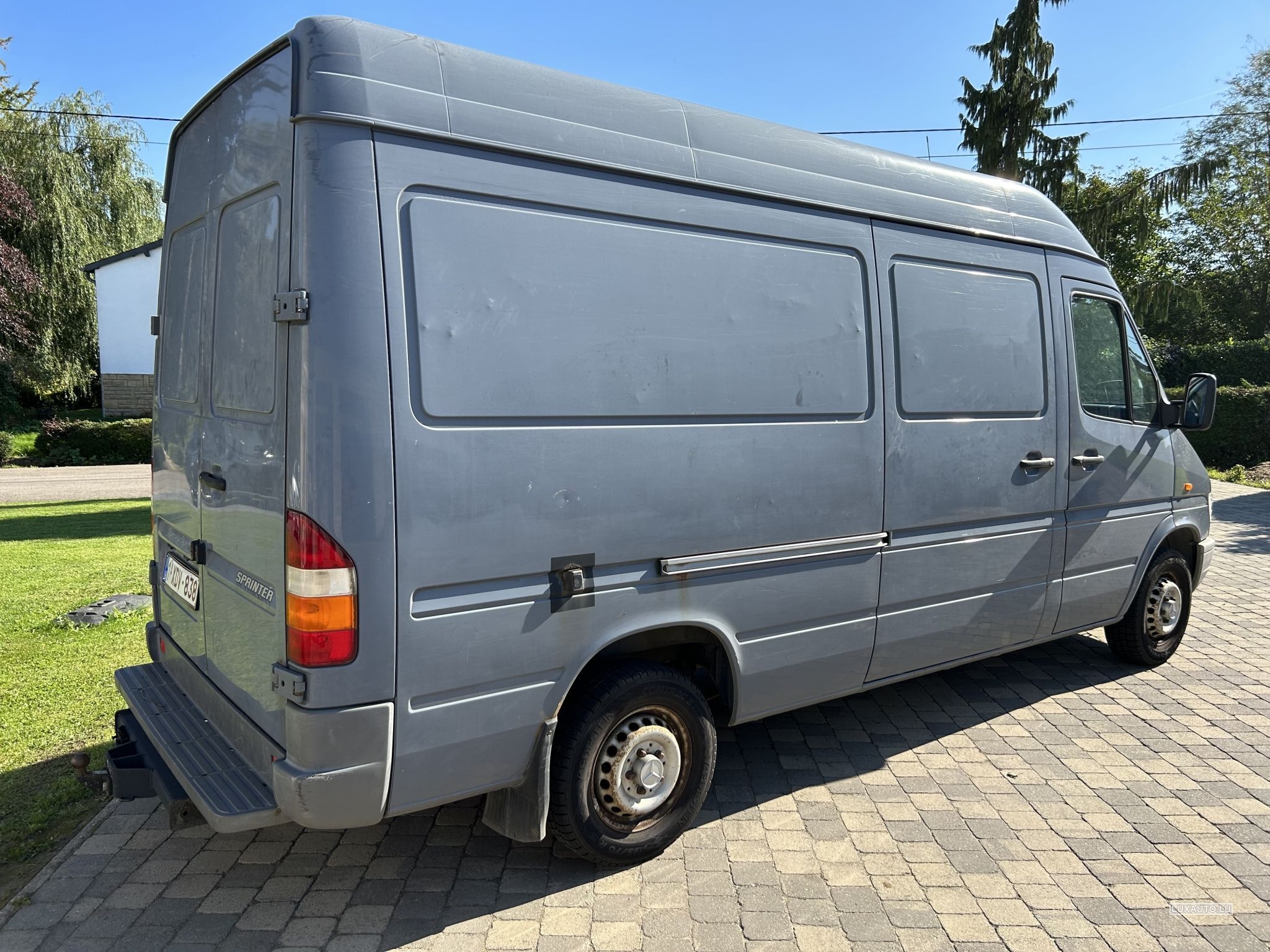 Mercedes Sprinter 208D Gris foncé d'occasion, moteur Diesel et boite ...