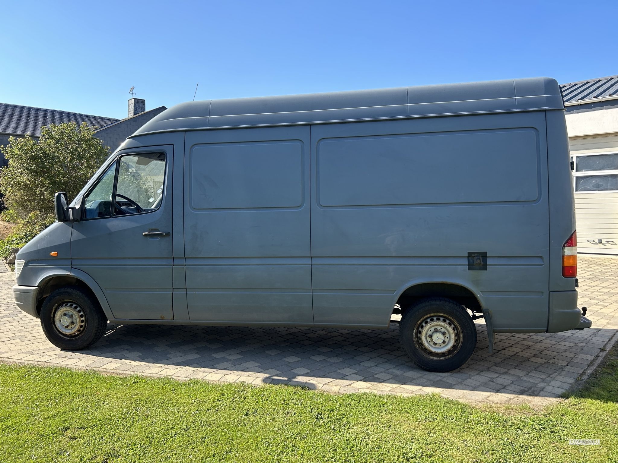 Mercedes Sprinter 208D Gris foncé d'occasion, moteur Diesel et boite ...