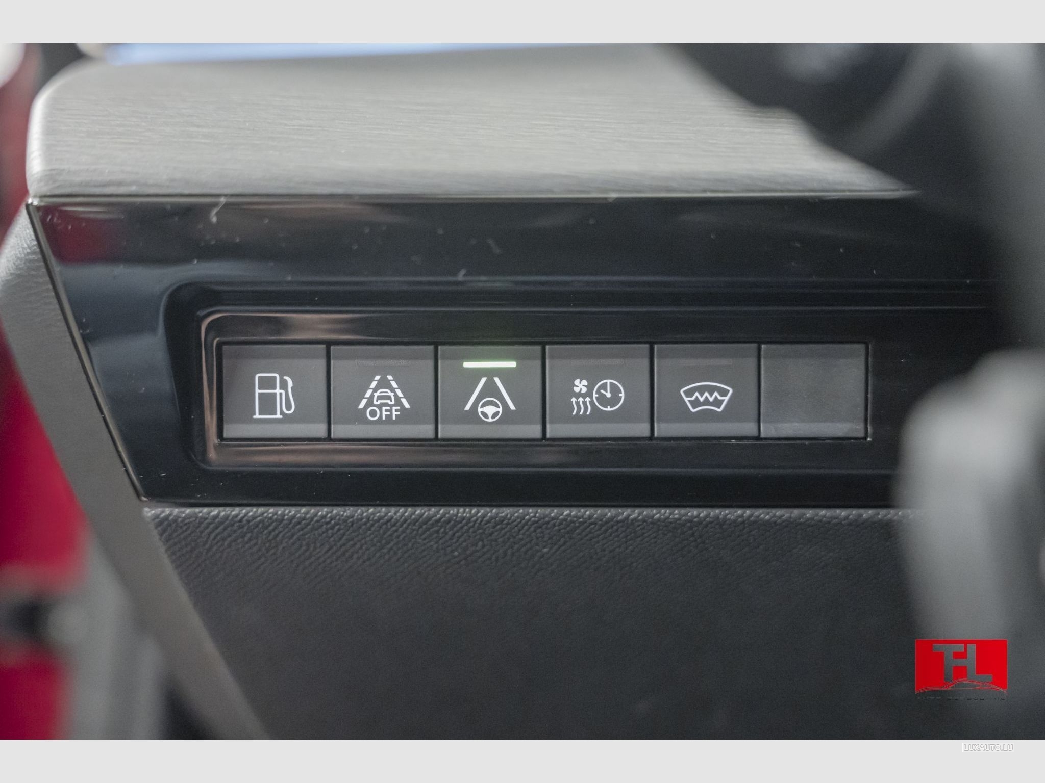 Red Peugeot 508 GT line Hybride 225 e-EAT8 Saloon used, fuel Hybrid and ...