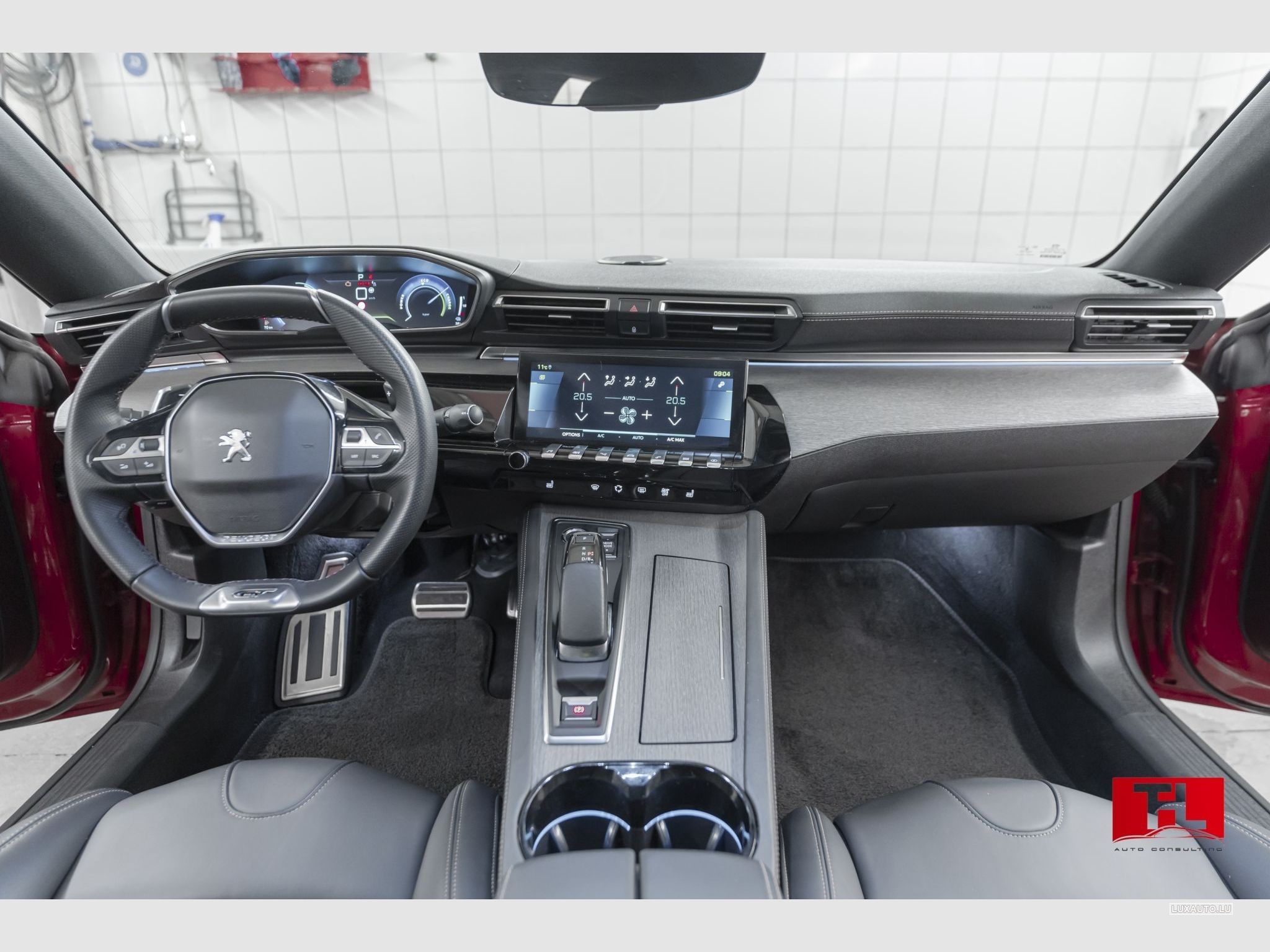 Red Peugeot 508 GT line Hybride 225 e-EAT8 Saloon used, fuel Hybrid and ...