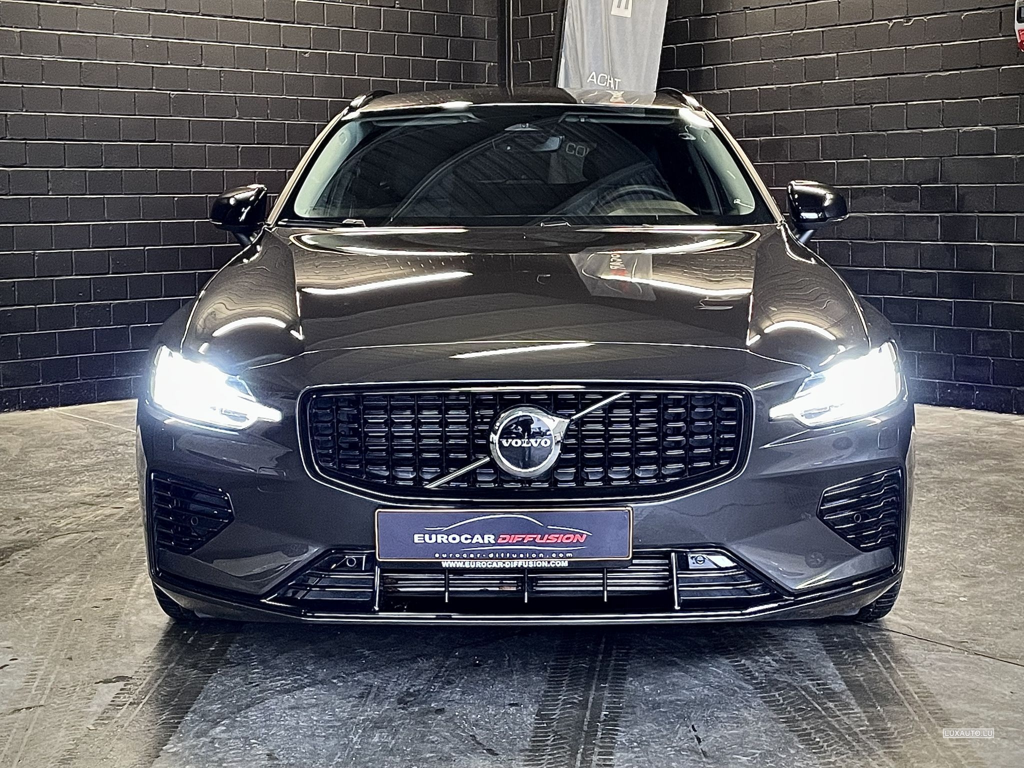Volvo V60 Volvo V60 2.0 T6 Recharge Plus Dark AWD Gris, moteur Hybride ...